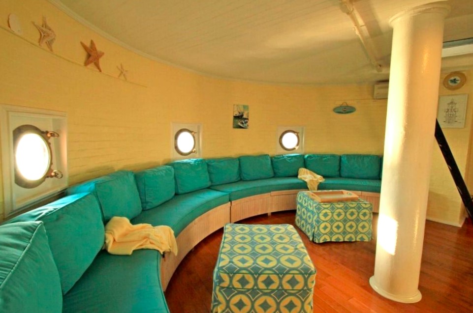 Locations Hub - Middle Ground Lighthouse