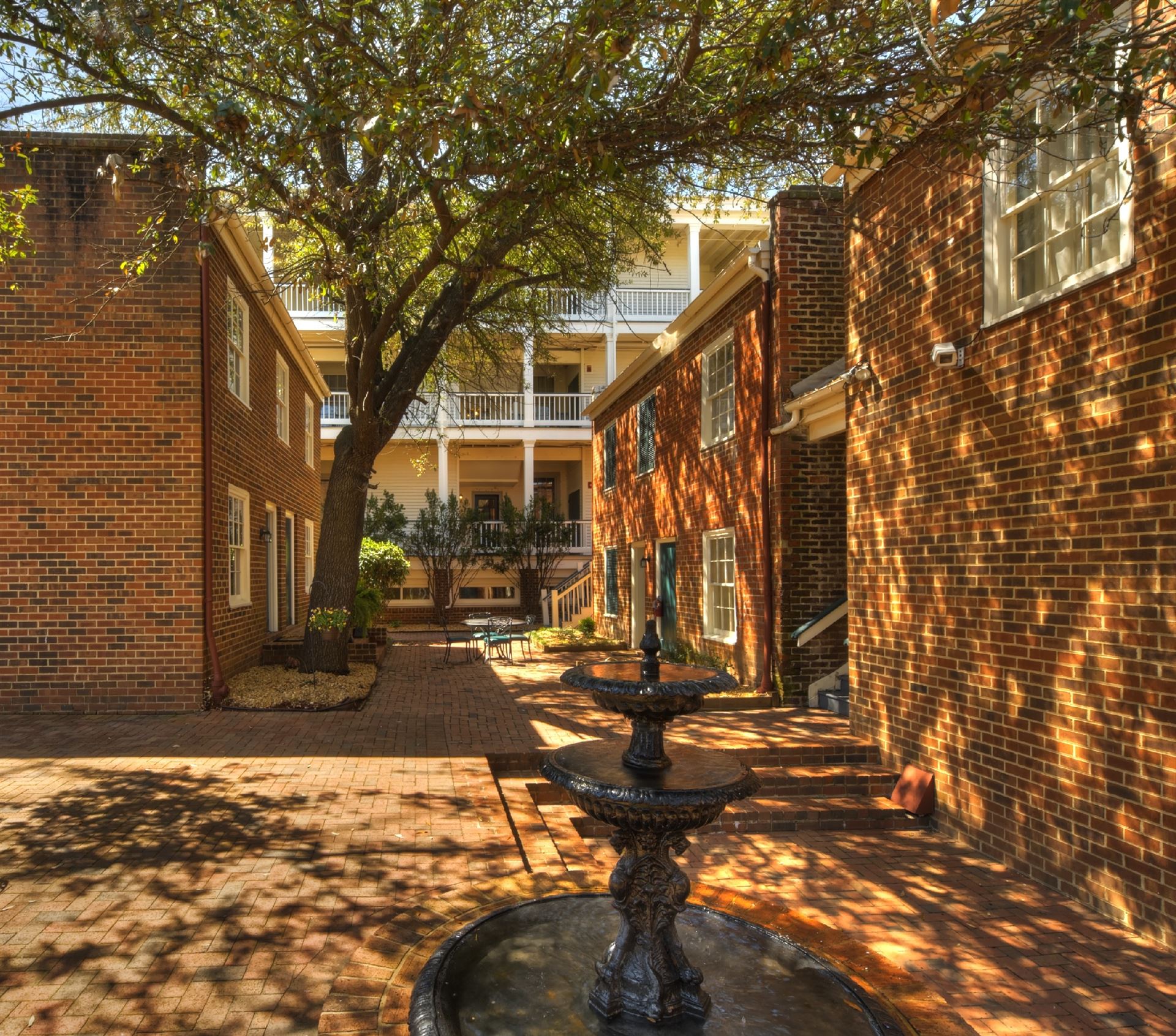 Locations Hub - Linden Row Inn