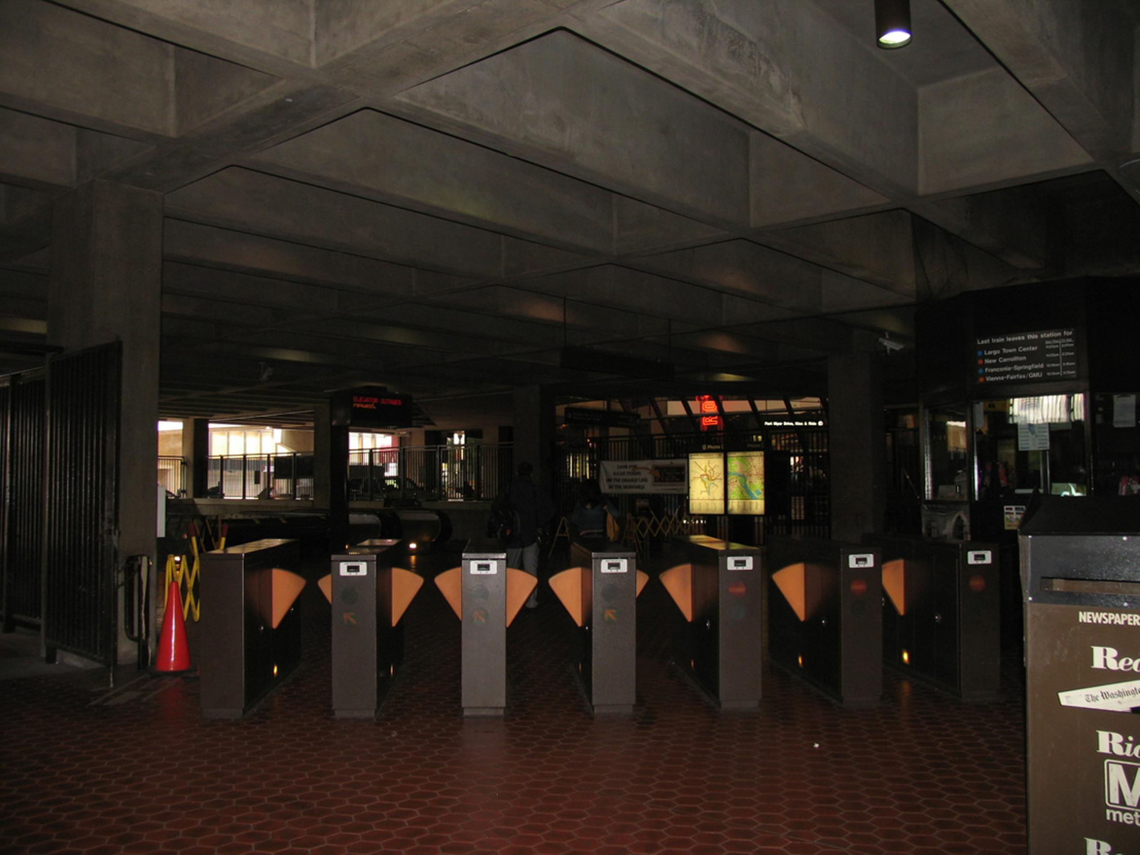 Locations Hub - Rosslyn Metro