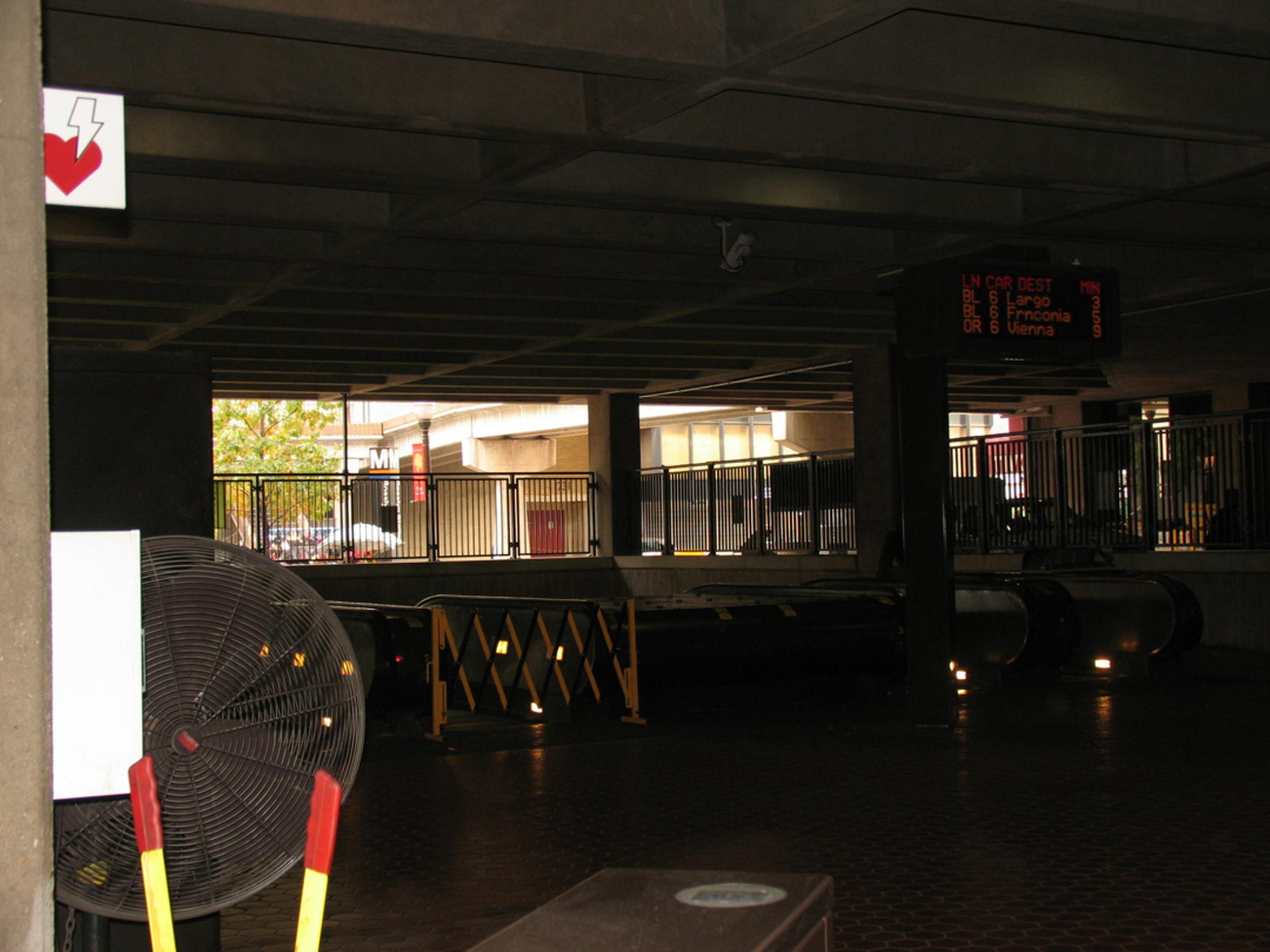 Locations Hub - Rosslyn Metro