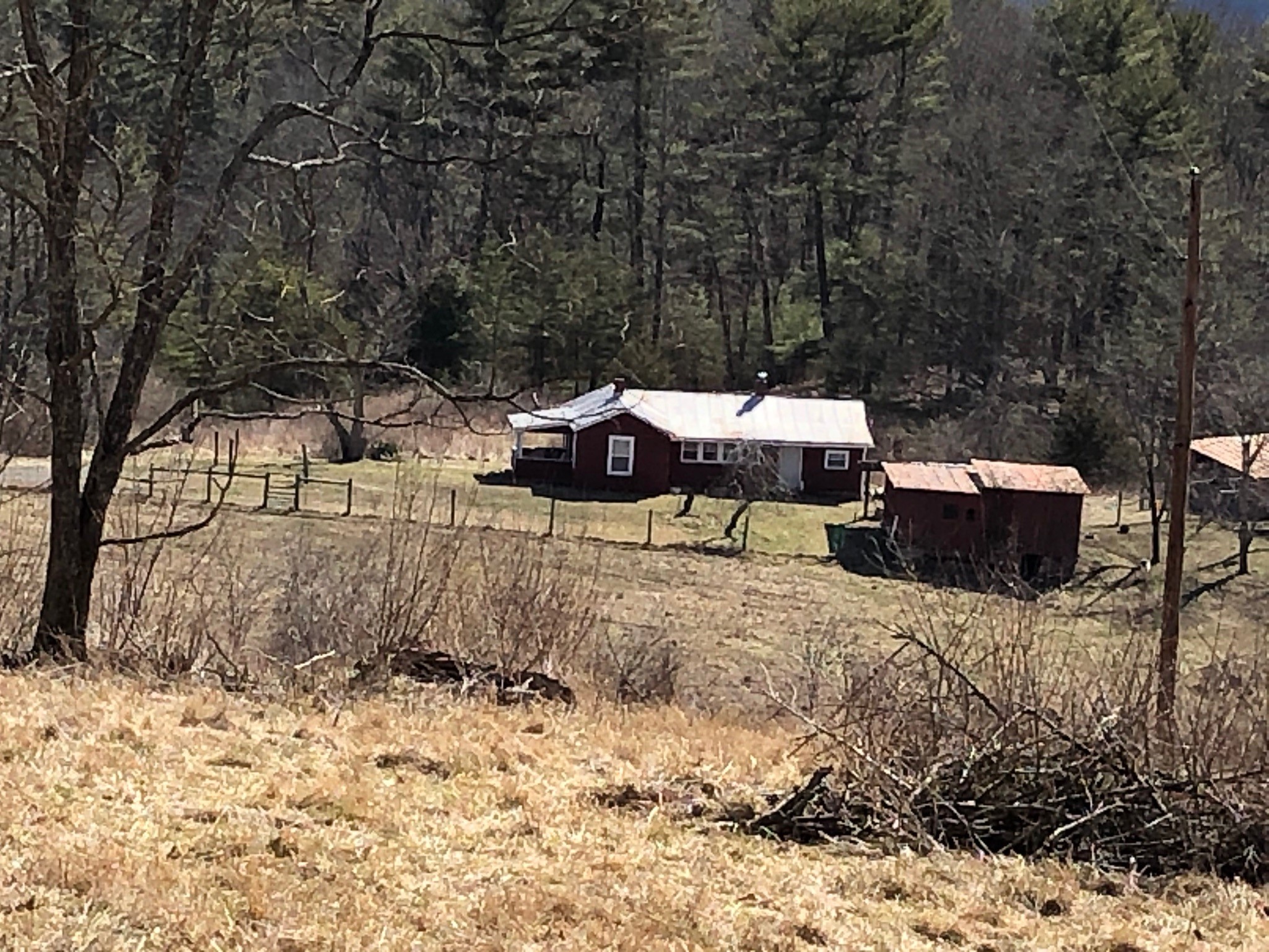 Locations Hub - Sycamore Bend Farm/ log house and old buildings